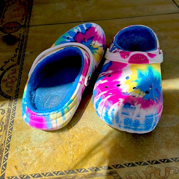 CROCS | Shoes | Lined Tye Dye Crocs | Poshmark